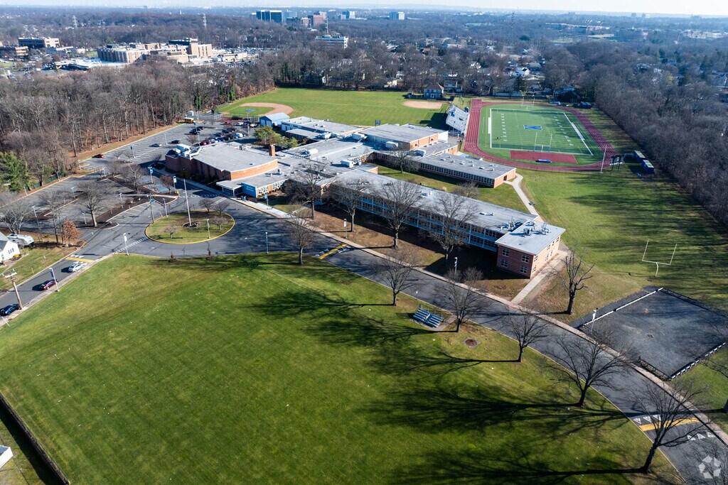 Metuchen High School, Rankings & Reviews - Homes.com