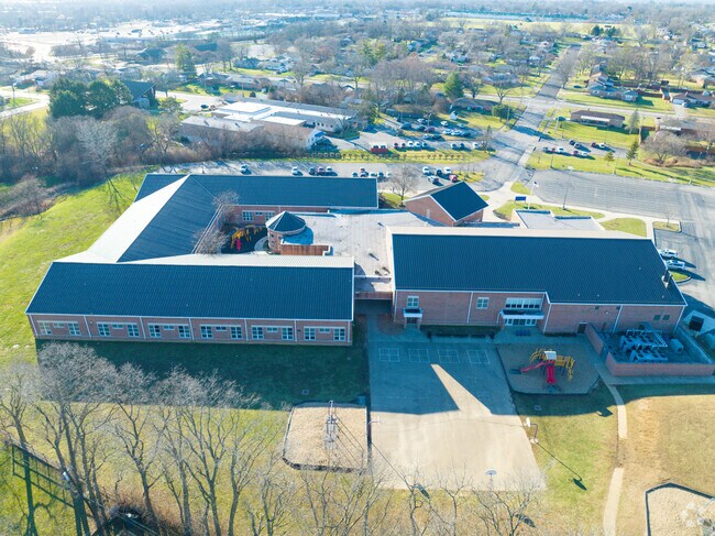 Creekview Elementary School, Rankings & Reviews - Homes.com