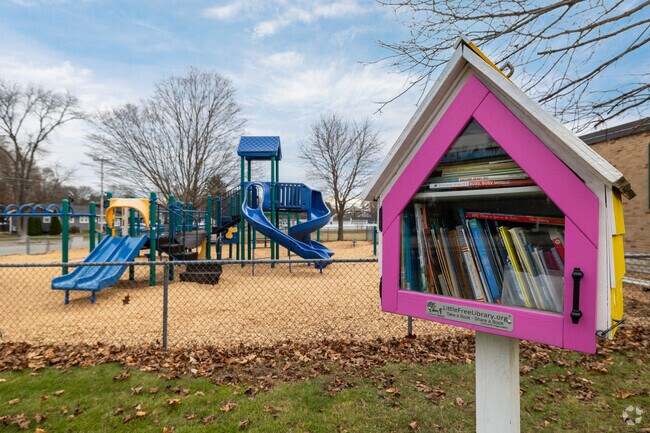 Peter W. Reilly Elementary School, Rankings & Reviews - Homes.com