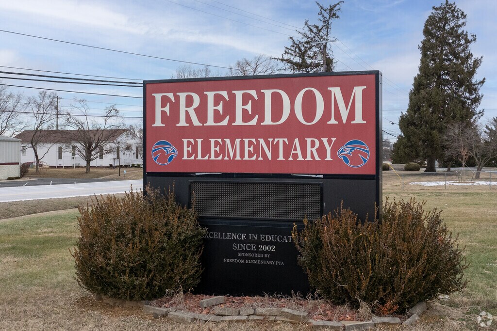 Freedom Elementary School, Rankings & Reviews - Homes.com