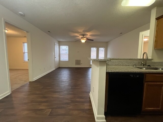 Huntersville Commons - 10505 Huntersville Cmns Dr, Huntersville, NC ... Huntersville Commons - 10505 Huntersville Cmns Dr, Huntersville, NC ...