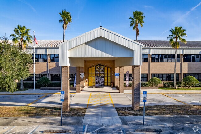 East Ridge High School, Rankings & Reviews - Homes.com