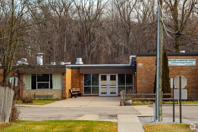 Holland Elementary School, Rankings & Reviews - Homes.com