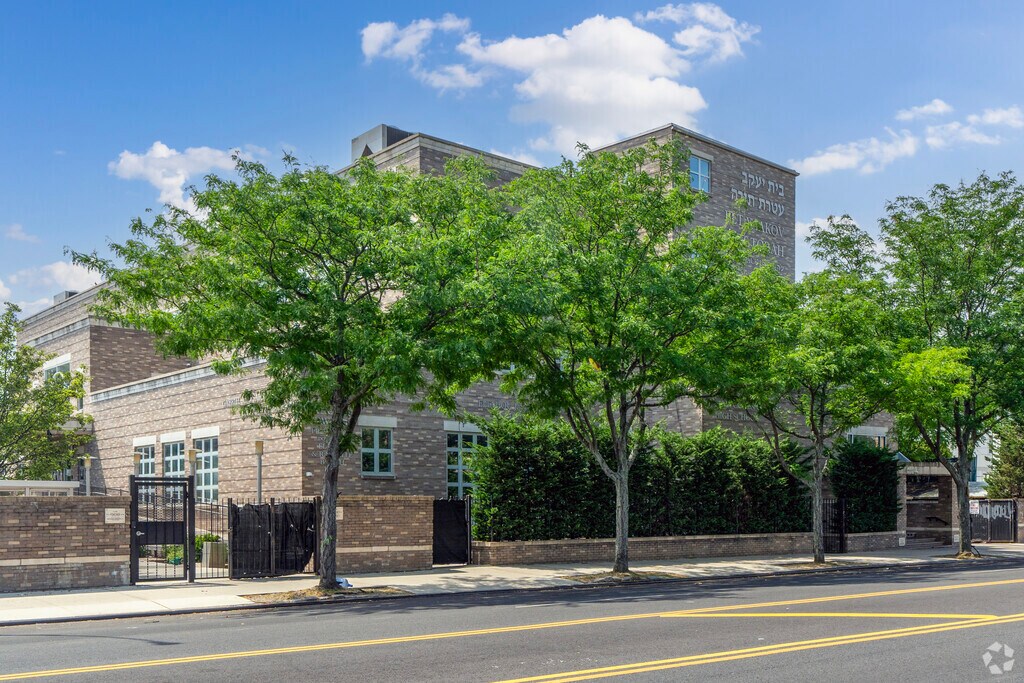 Bet Yaakov Ateret Torah in Brooklyn, NY - Homes.com