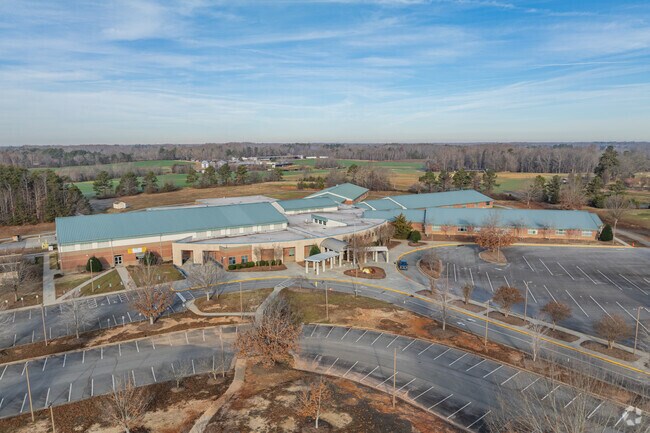 Eastern Guilford Middle School, Rankings & Reviews - Homes.com