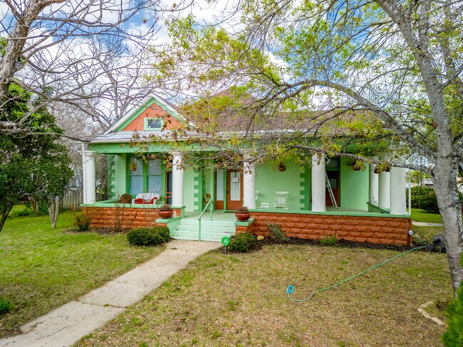 Floresville, TX City Guide | About Living in Floresville - Homes.com