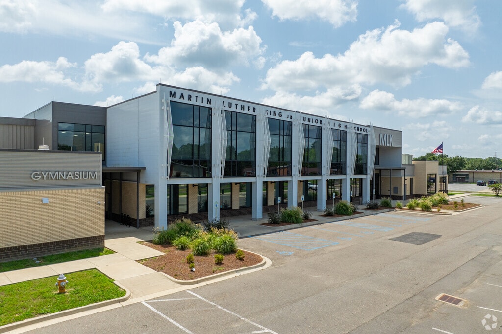 Martin Luther King Junior High School in Monroe, LA - Homes.com