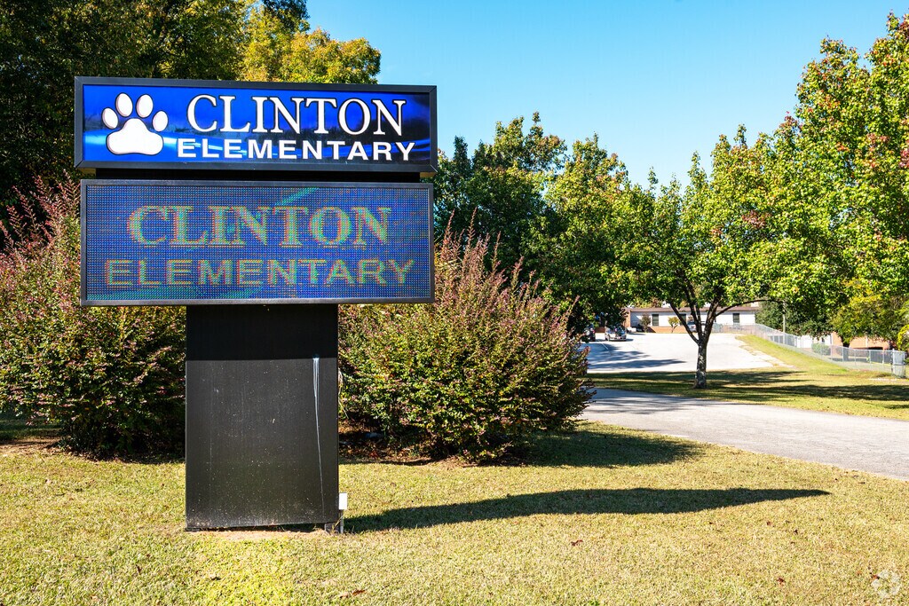 Clinton Elementary School, Rankings & Reviews - Homes.com