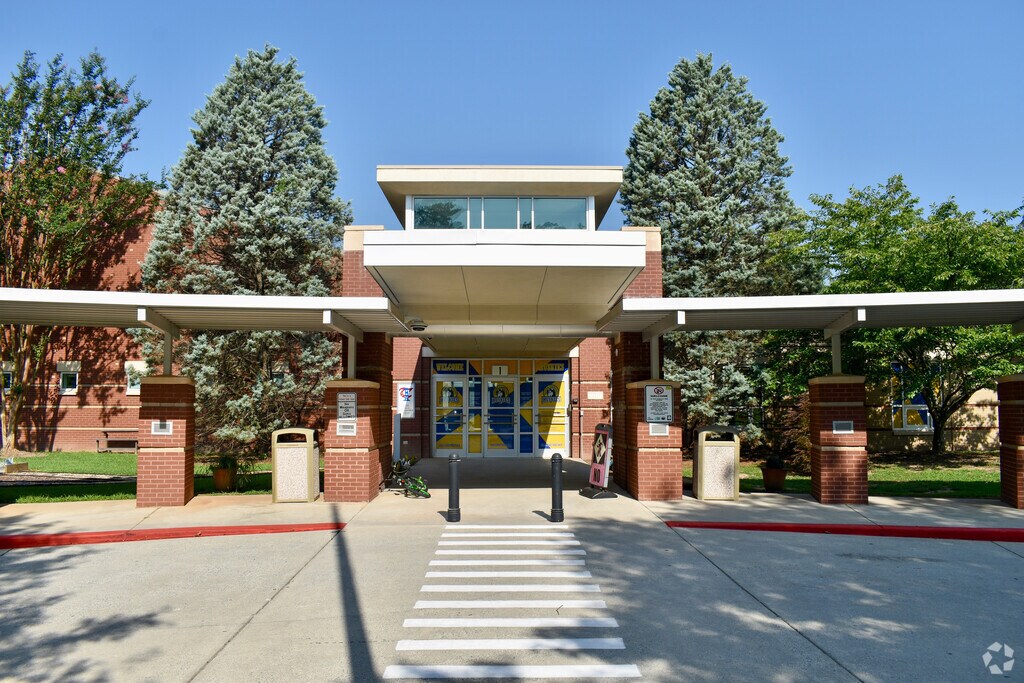 Hillside Elementary School, Rankings & Reviews - Homes.com