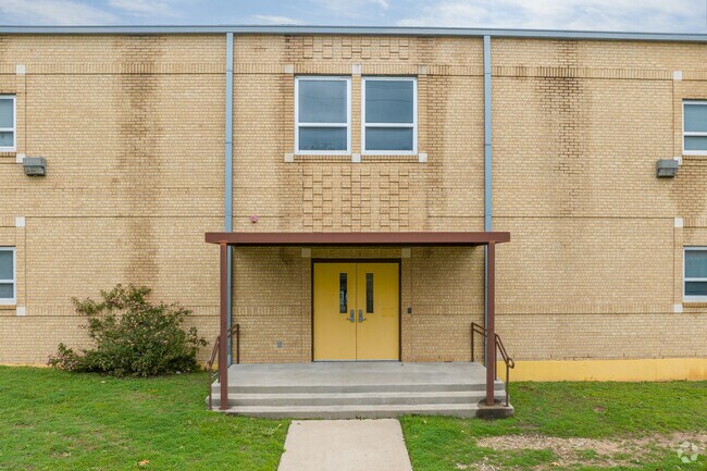Blackshear Elementary School, Rankings & Reviews - Homes.com