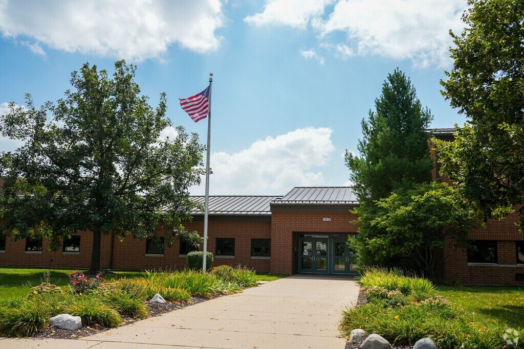 Wayne Builta Elementary School, Rankings & Reviews - Homes.com