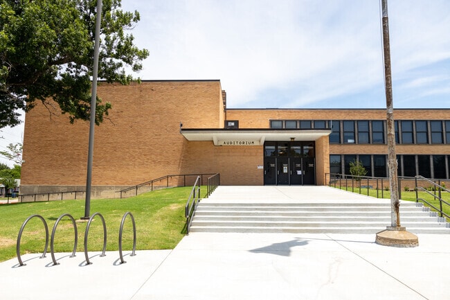 L O Donald Elementary School, Rankings & Reviews - Homes.com