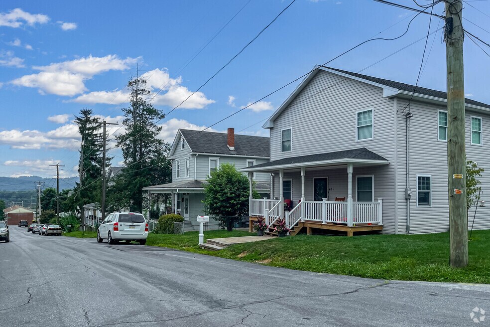 Tri-Community Elementary School, Rankings & Reviews - Homes.com