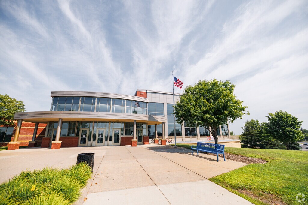 Hastings High School, Rankings & Reviews - Homes.com