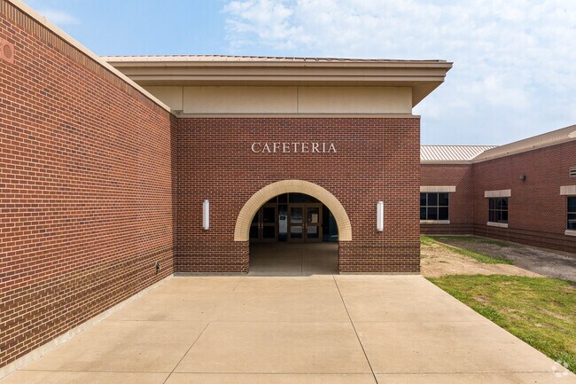 Libby Cash Maus Middle School, Rankings & Reviews - Homes.com