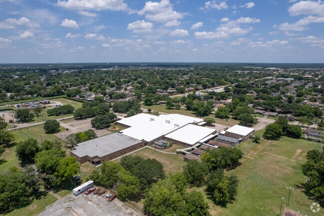 Joan Link Elementary School, Rankings & Reviews - Homes.com