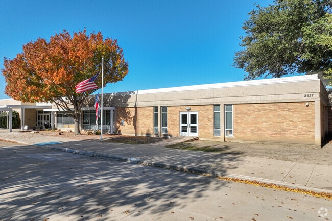 Wells Elementary School, Rankings & Reviews - Homes.com