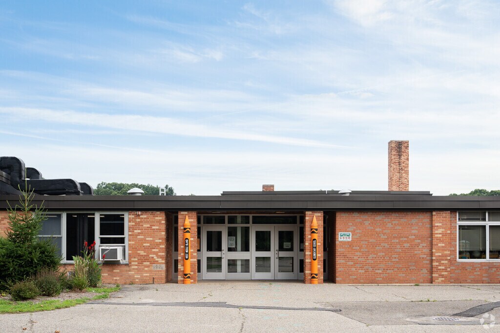 West Middle Island School, Middle Island NY Rankings & Reviews - Homes.com