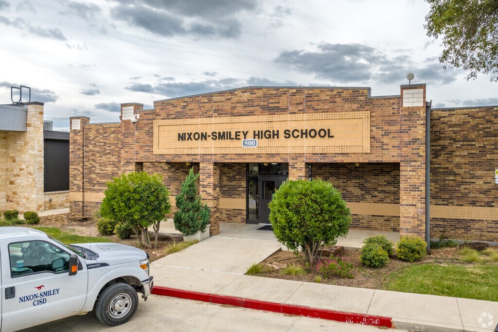 Nixon-Smiley High School, Rankings & Reviews - Homes.com
