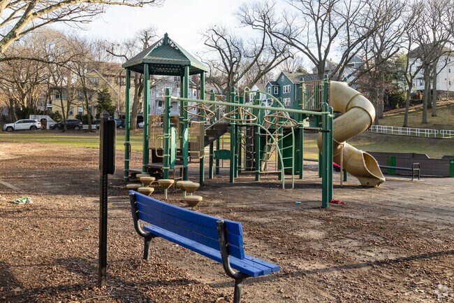 Heath Elementary School, Rankings & Reviews - Homes.com