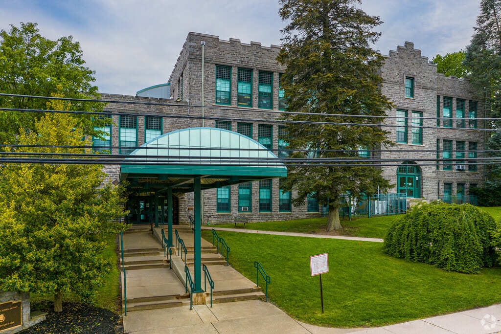 Media Elementary School, Rankings & Reviews - Homes.com