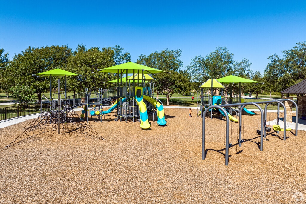 About Highland Ridge | Schools, Demographics, Things to Do - Homes.com