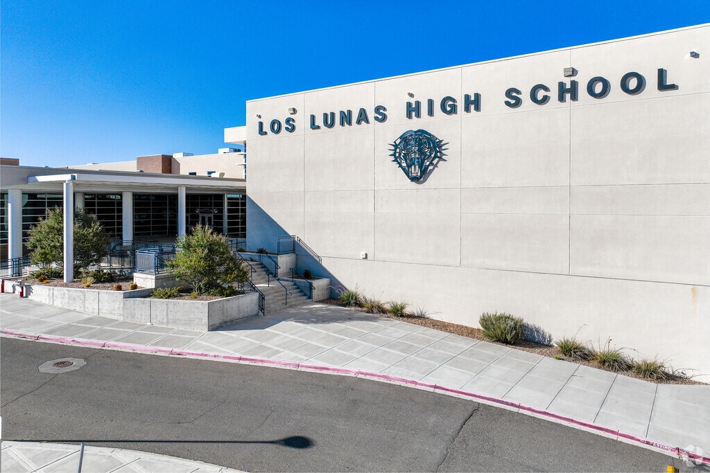 Los Lunas High School, Rankings & Reviews - Homes.com
