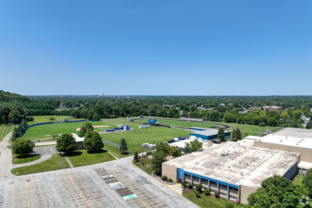 Marian High School, Mishawaka IN Rankings & Reviews - Homes.com Marian High School, Mishawaka IN Rankings & Reviews - Homes.com