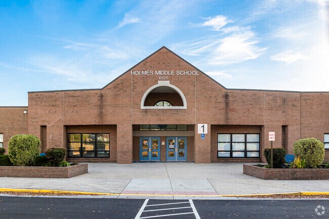 Holmes Middle School, Rankings & Reviews - Homes.com