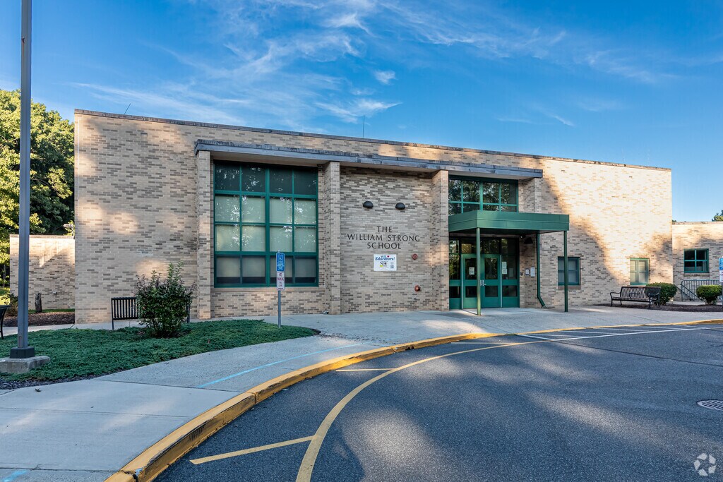 Strong School, Rankings & Reviews - Homes.com