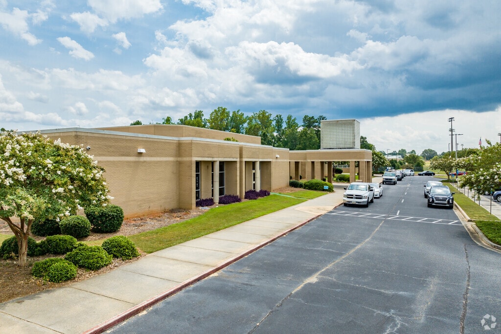 Luella High School, Rankings & Reviews - Homes.com