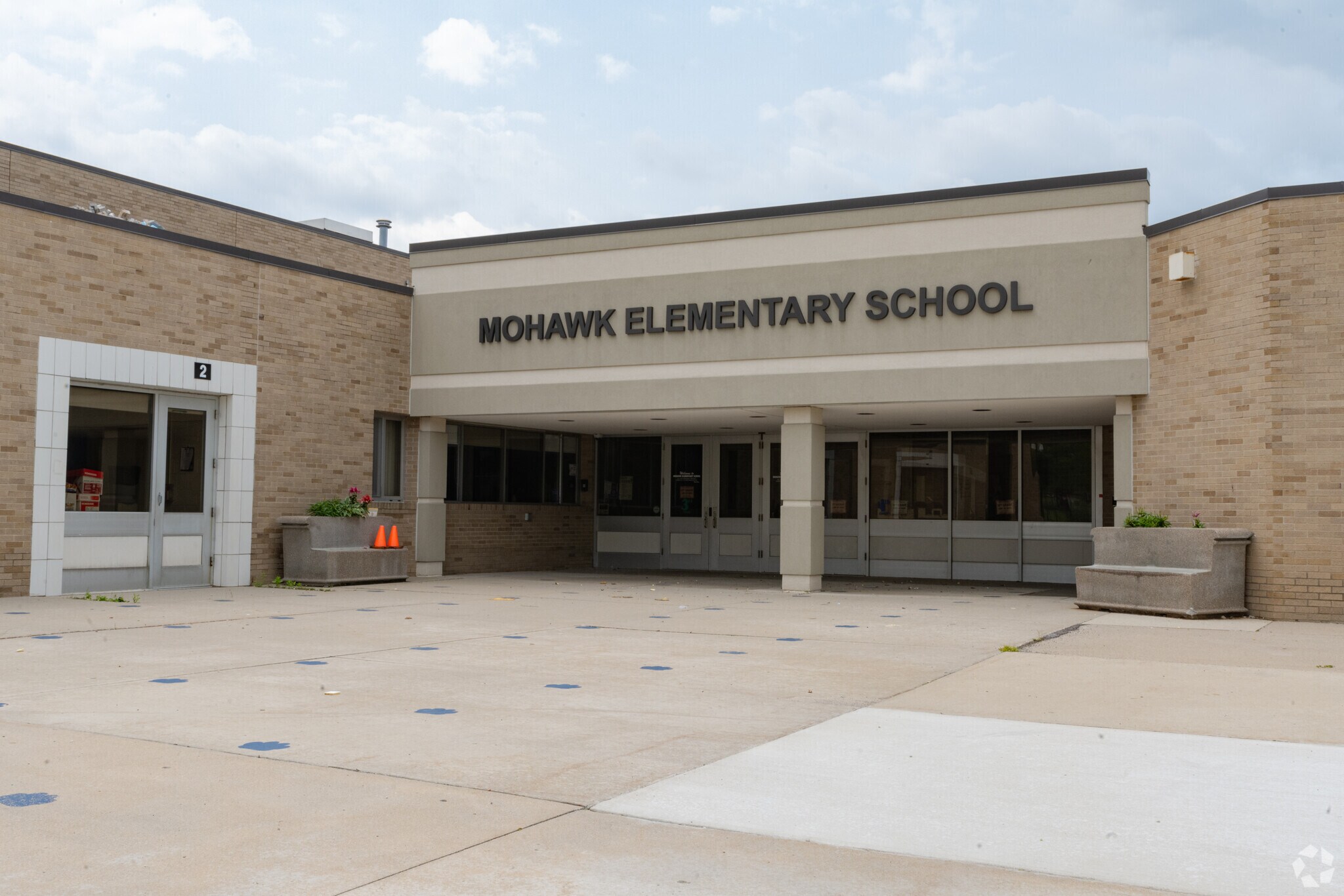 18121 Pine Hill Dr, Macomb, MI 48044 | MLS# 20240012169