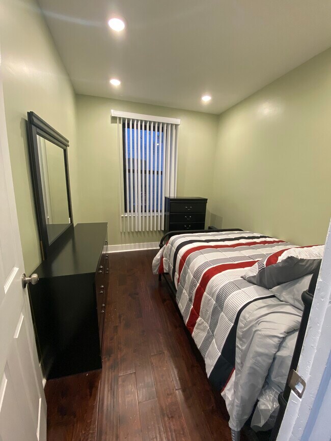 542 van Siclen Ave Unit 2R, Brooklyn, NY 11207 | Homes.com