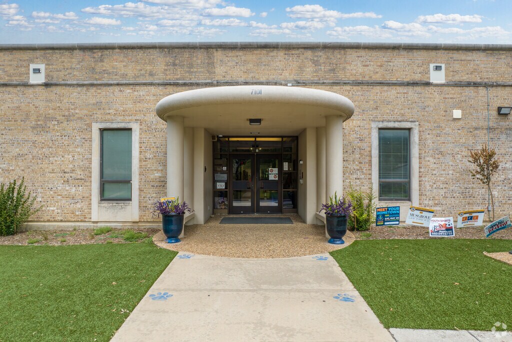 Merriman Park Elementary School in Dallas, TX - Homes.com