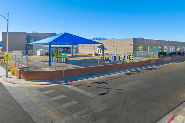 Twin Lakes Elementary School, Rankings & Reviews - Homes.com