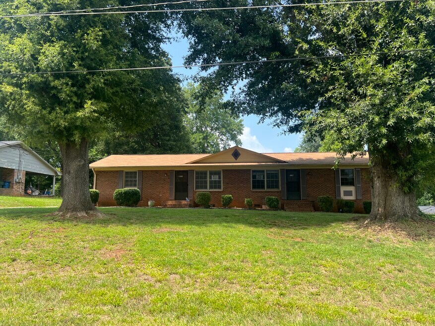 4117 1st St NW, Hickory, NC 28601 | Homes.com