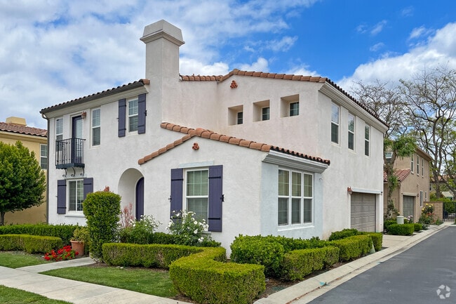 About Dos Lagos | Schools, Demographics, Things to Do - Homes.com