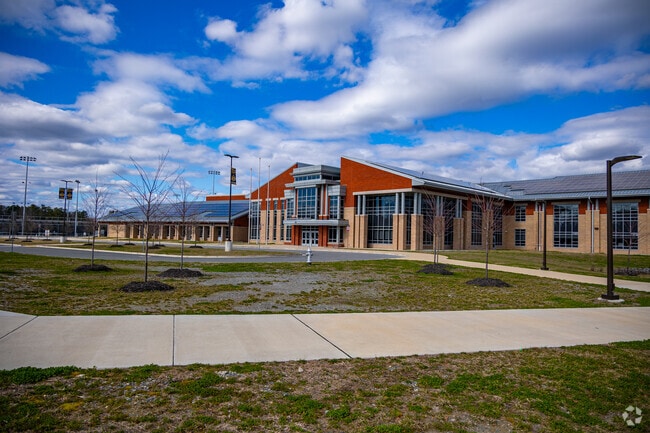 Highland Springs High School, Rankings & Reviews - Homes.com