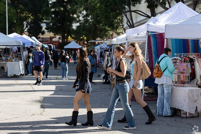 Melrose, Los Angeles Real Estate & Homes for Sale - Homes.com