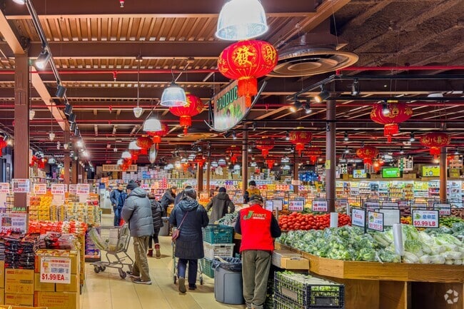 About Little Neck | Schools, Demographics, Things to Do - Homes.com