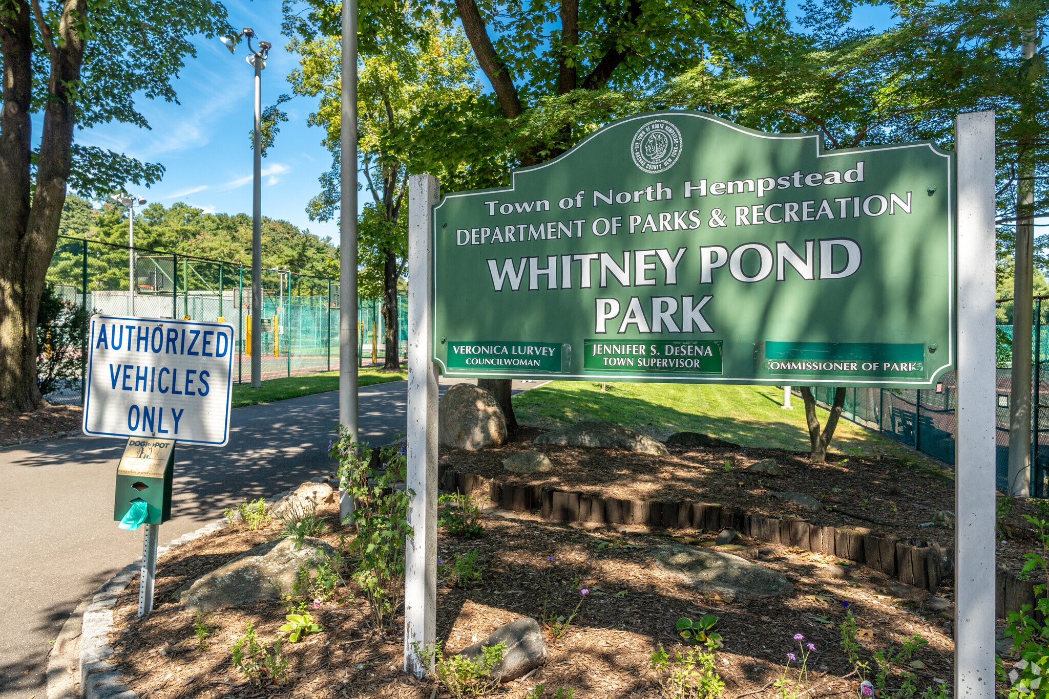 About Plandome Manor | Schools, Demographics, Things to Do - Homes.com