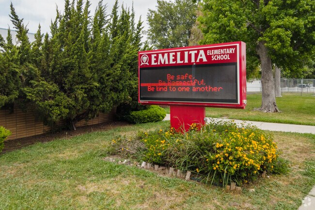 Emelita Street Elementary, Rankings & Reviews - Homes.com