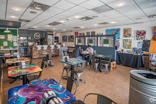 About Royal Poinciana | Schools, Demographics, Things to Do - Homes.com