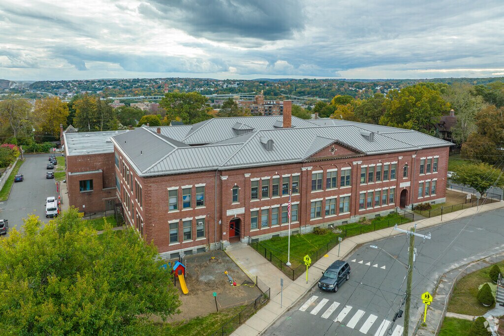 Driggs School, Rankings & Reviews - Homes.com