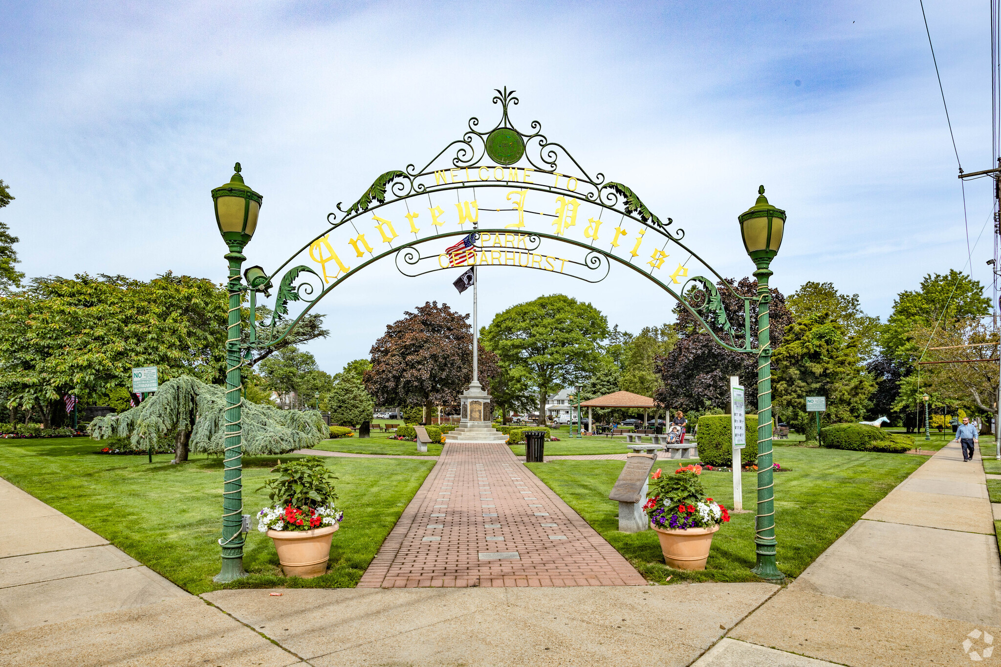 Cedarhurst, NY City Guide | About Living in Cedarhurst - Homes.com