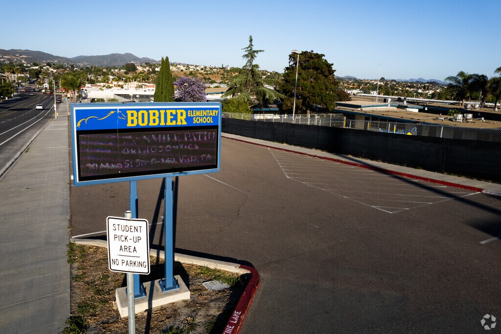Bobier Elementary School, Rankings & Reviews - Homes.com