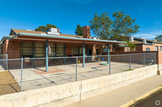 Peter Howell Elementary School, Rankings & Reviews - Homes.com