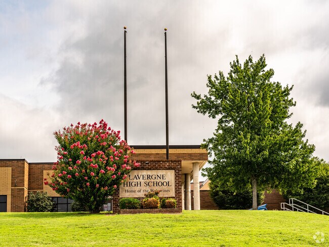Lavergne High School, La Vergne TN Rankings & Reviews - Homes.com