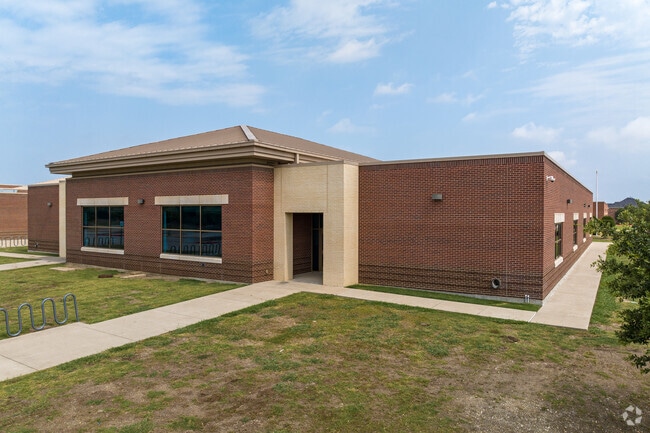 Libby Cash Maus Middle School, Rankings & Reviews - Homes.com