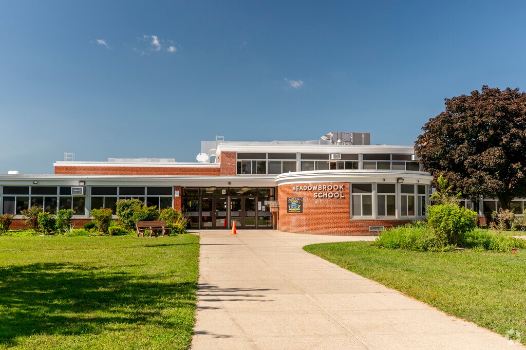 Meadowbrook Elementary School, Rankings & Reviews - Homes.com